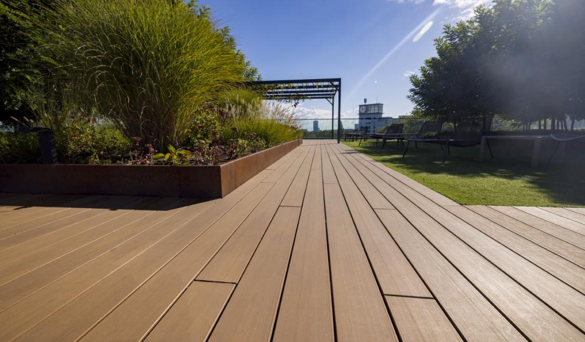 Our elegant co-extruded composite deck board | Silvadec